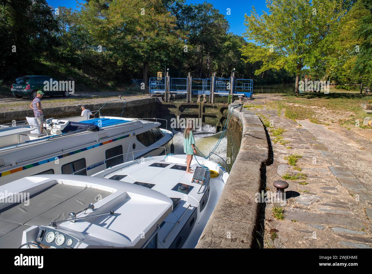 Boat crossing the triple Écluse de Fonfile look au Ranchin. Canal du ...