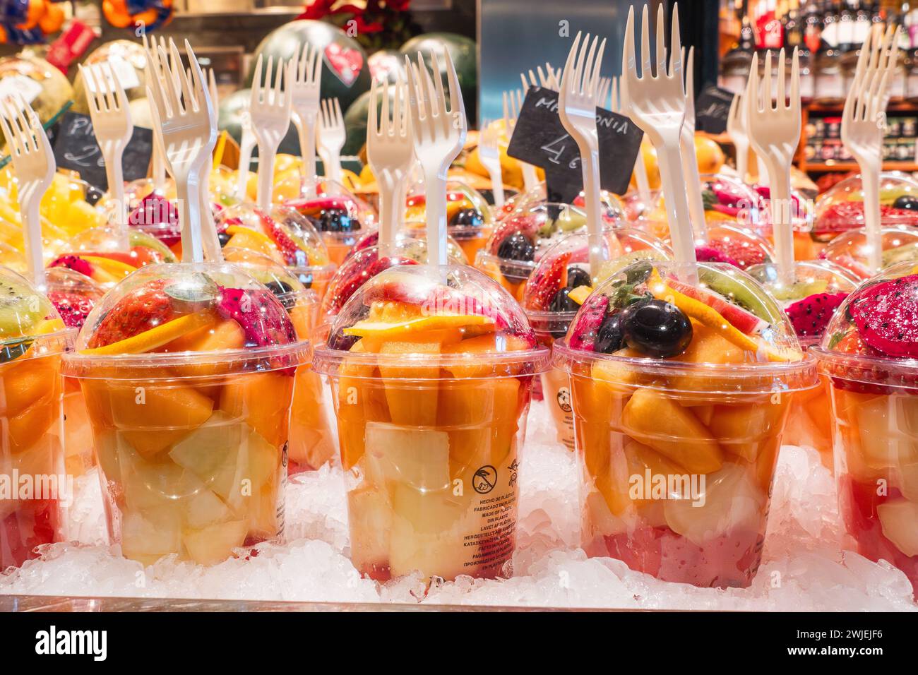 Fruit shop selling fruits hi-res stock photography and images - Alamy
