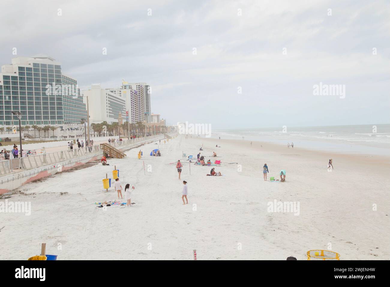 Daytona beach pier and boardwalk hi-res stock photography and images ...