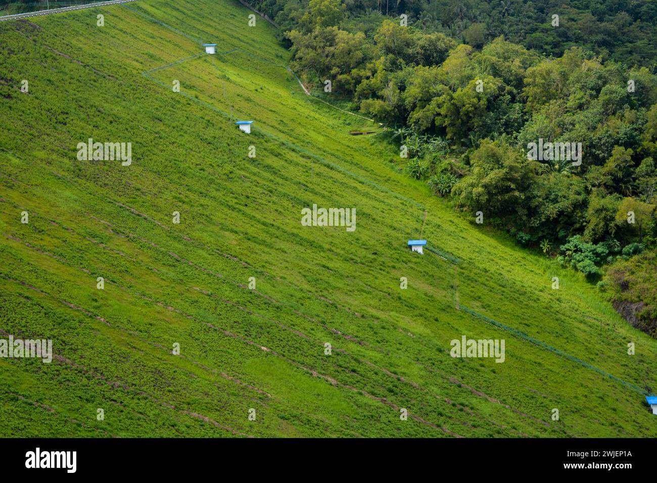 The Wadaslintang Reservoir Dam in Wonosobo, Indonesia Stock Photo - Alamy