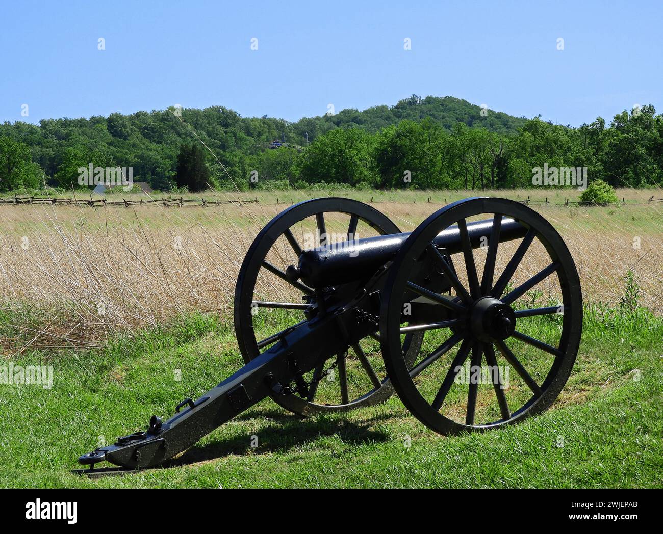 civil war on cemetery ridge on a sunny day in the historic gettysburg ...