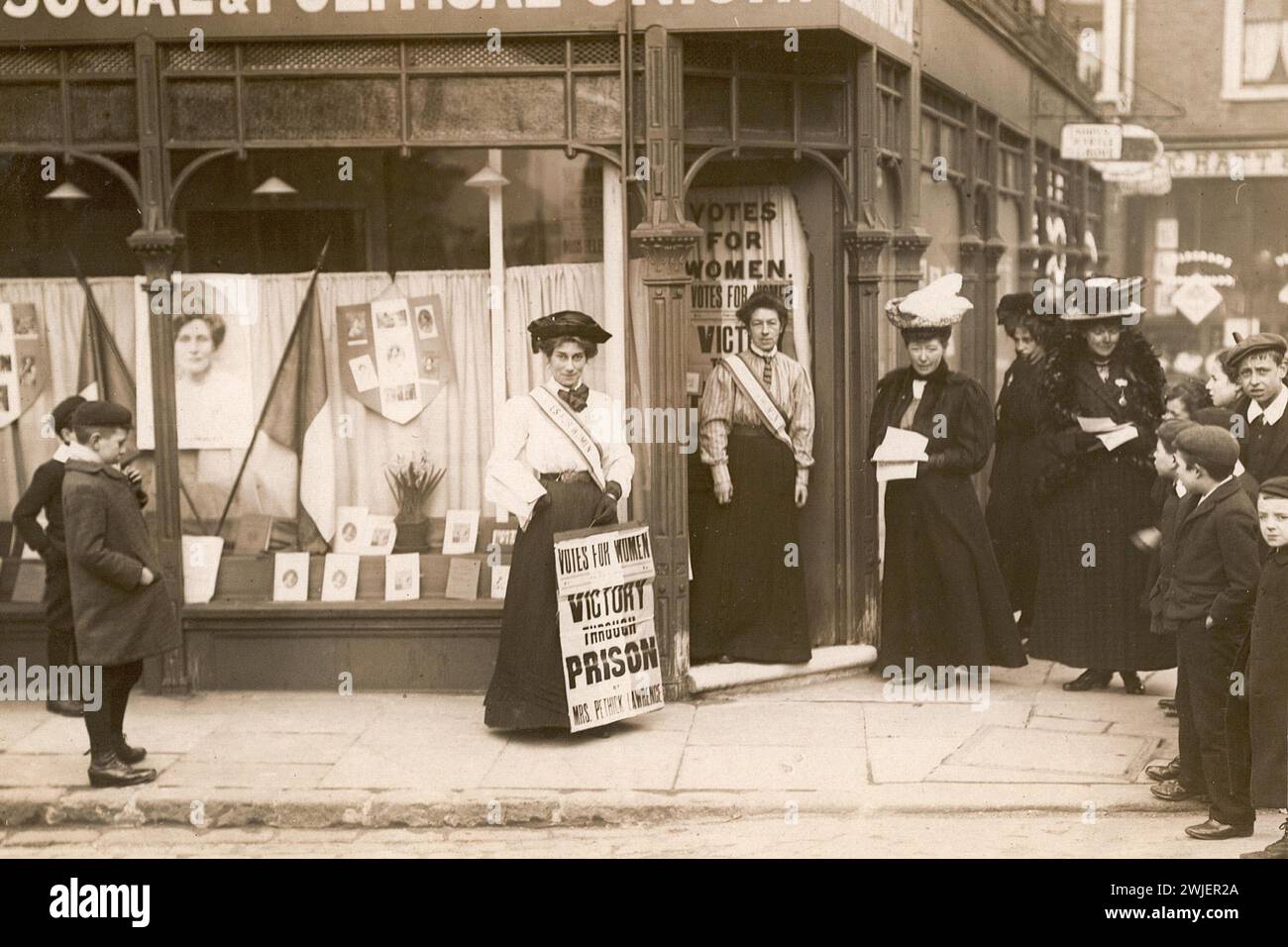 Kensington Women's Social & Political Union shop-front, Mary Sinclair ...