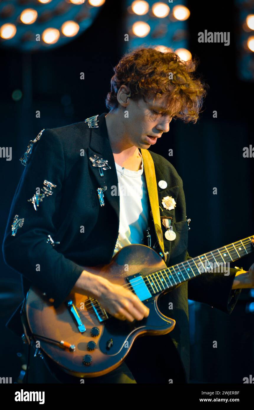 Johnny Borrell - Razorlight, V2011, Hylands Park, Chelmsford, Essex ...