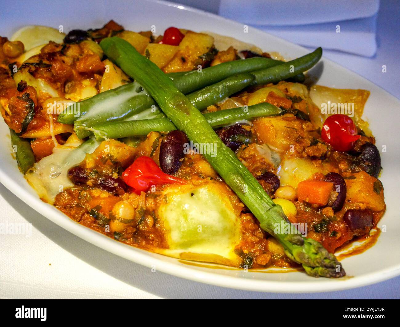 Flugzeugessen - Essen und trinken im Flugzeug - Bordverpflegung in der ...