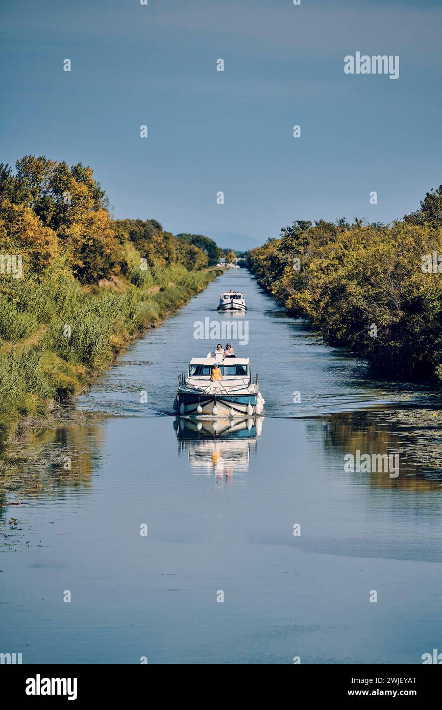 Girls on a boat hi-res stock photography and images - Alamy