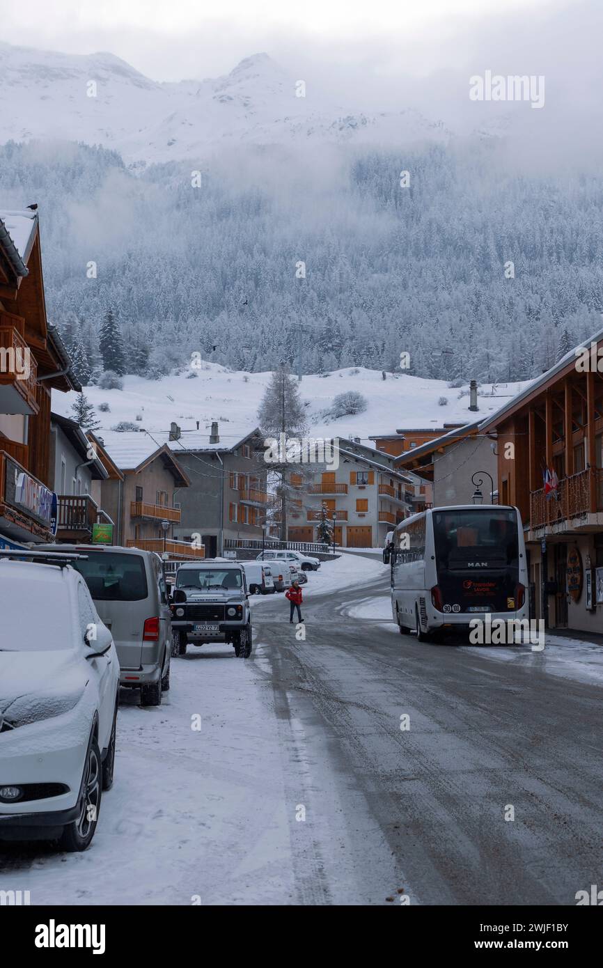 Cars french alps hi-res stock photography and images - Alamy