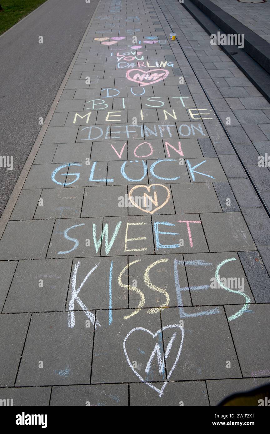 Muenchen, Spread Love am Schwabinger Tor, der laengste Liebesbrief der ...