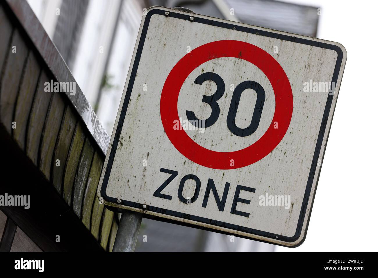 Verkehrszeichen TEMPO 30-ZONE in Siegen-Oberschelden. Verkehrszeichen ...