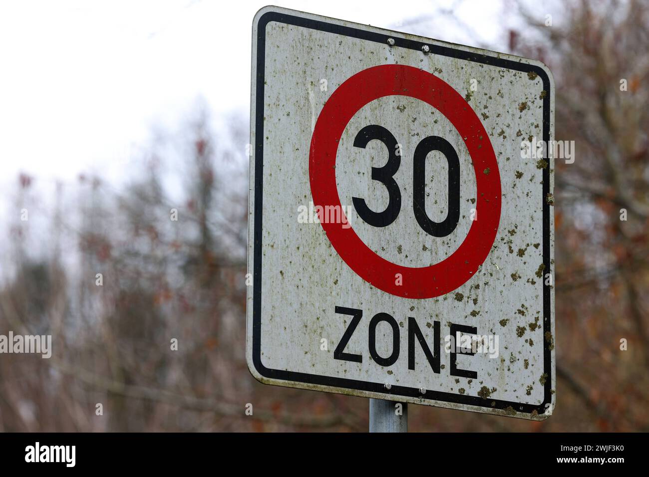 Verkehrszeichen TEMPO 30-ZONE in Siegen-Oberschelden. Verkehrszeichen ...