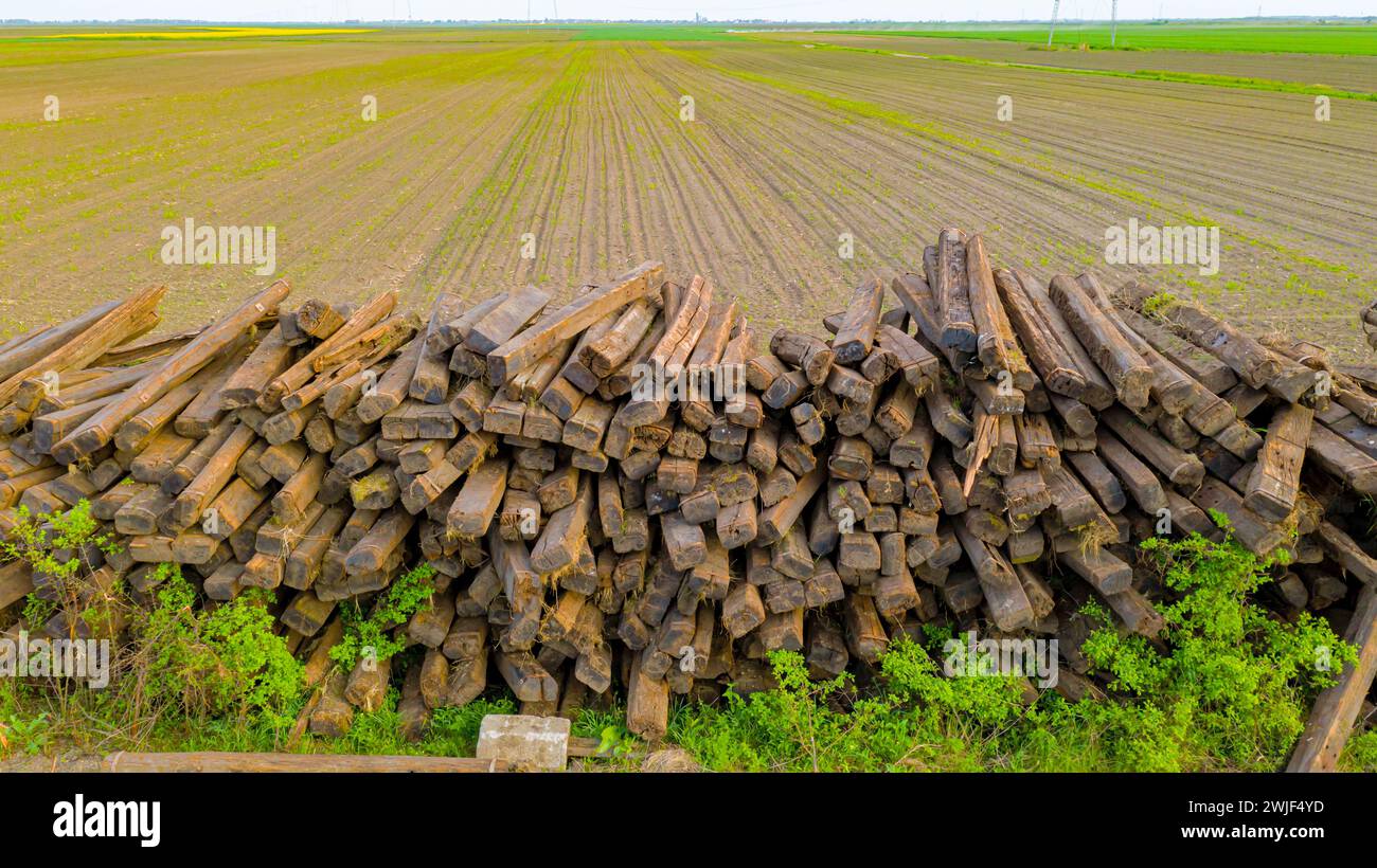 Pile of railway sleepers hi-res stock photography and images - Alamy