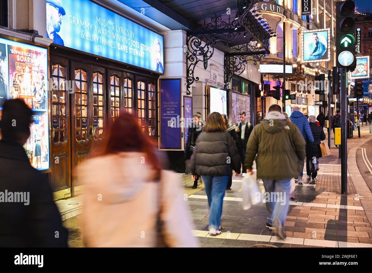 London cityscape ignites at night: a dazzling fusion of lights, iconic ...