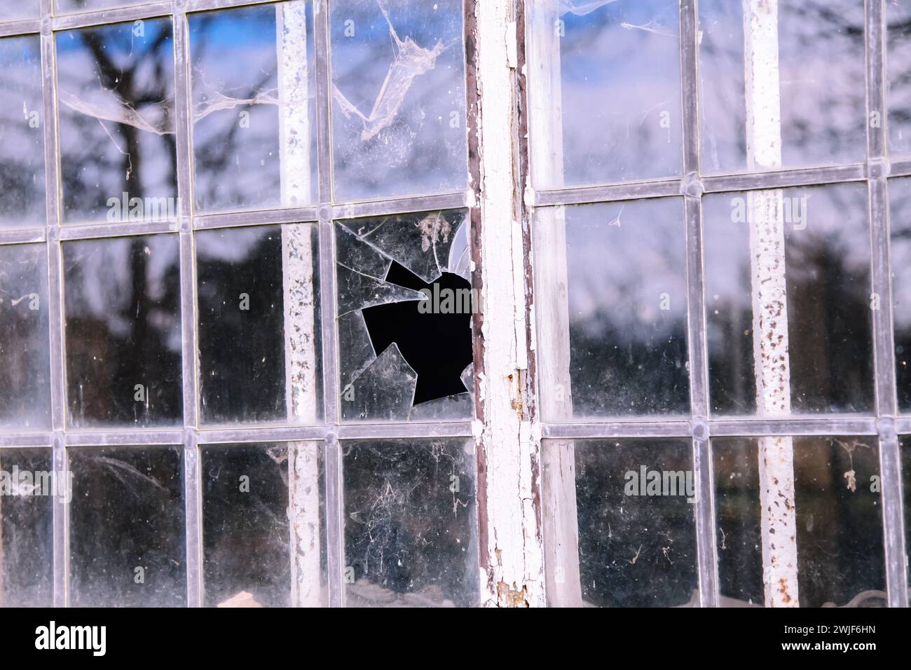 Broken glass Smashed Window at West Horsley Place (Button House ...