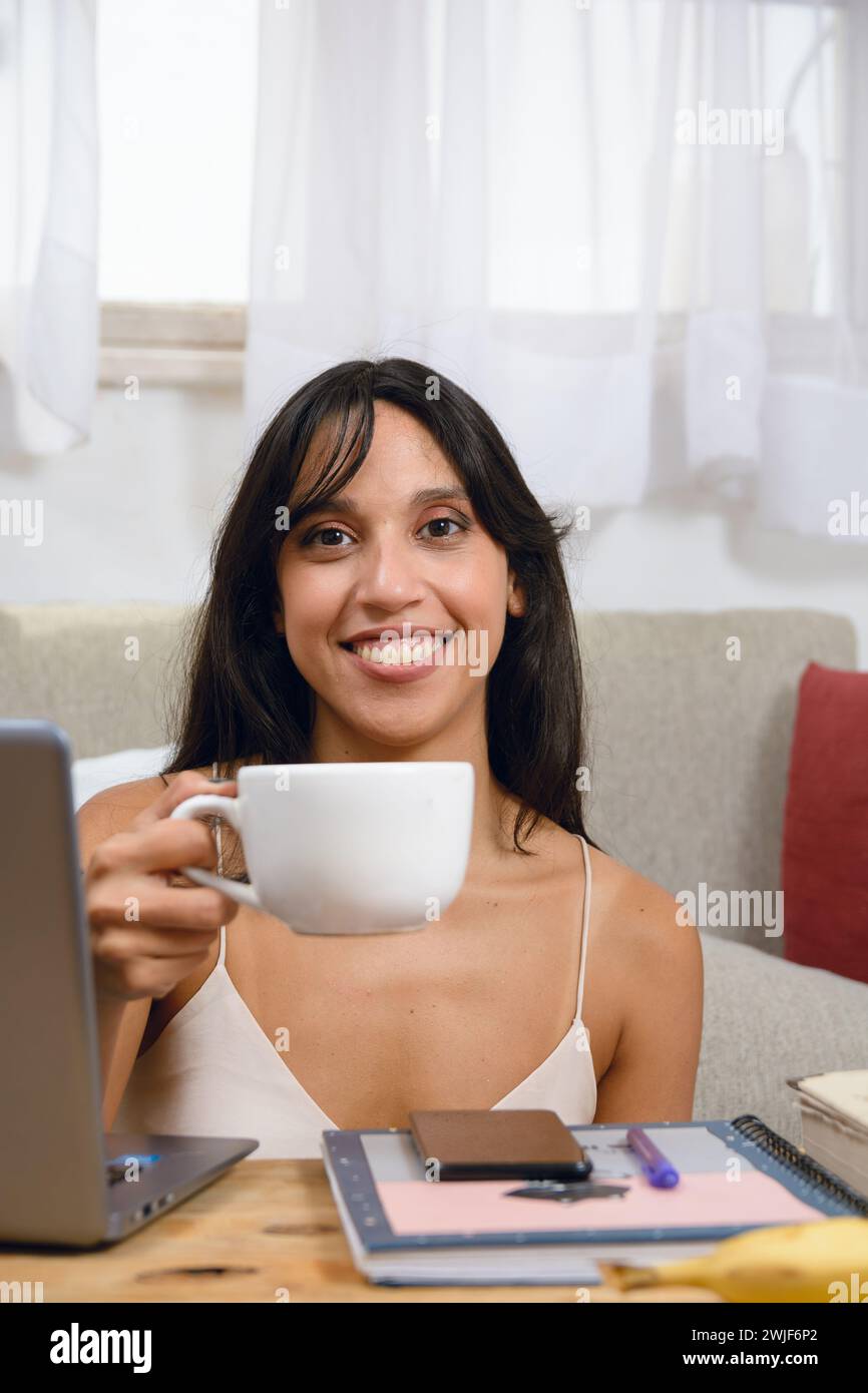 Influencer latina hi-res stock photography and images - Alamy