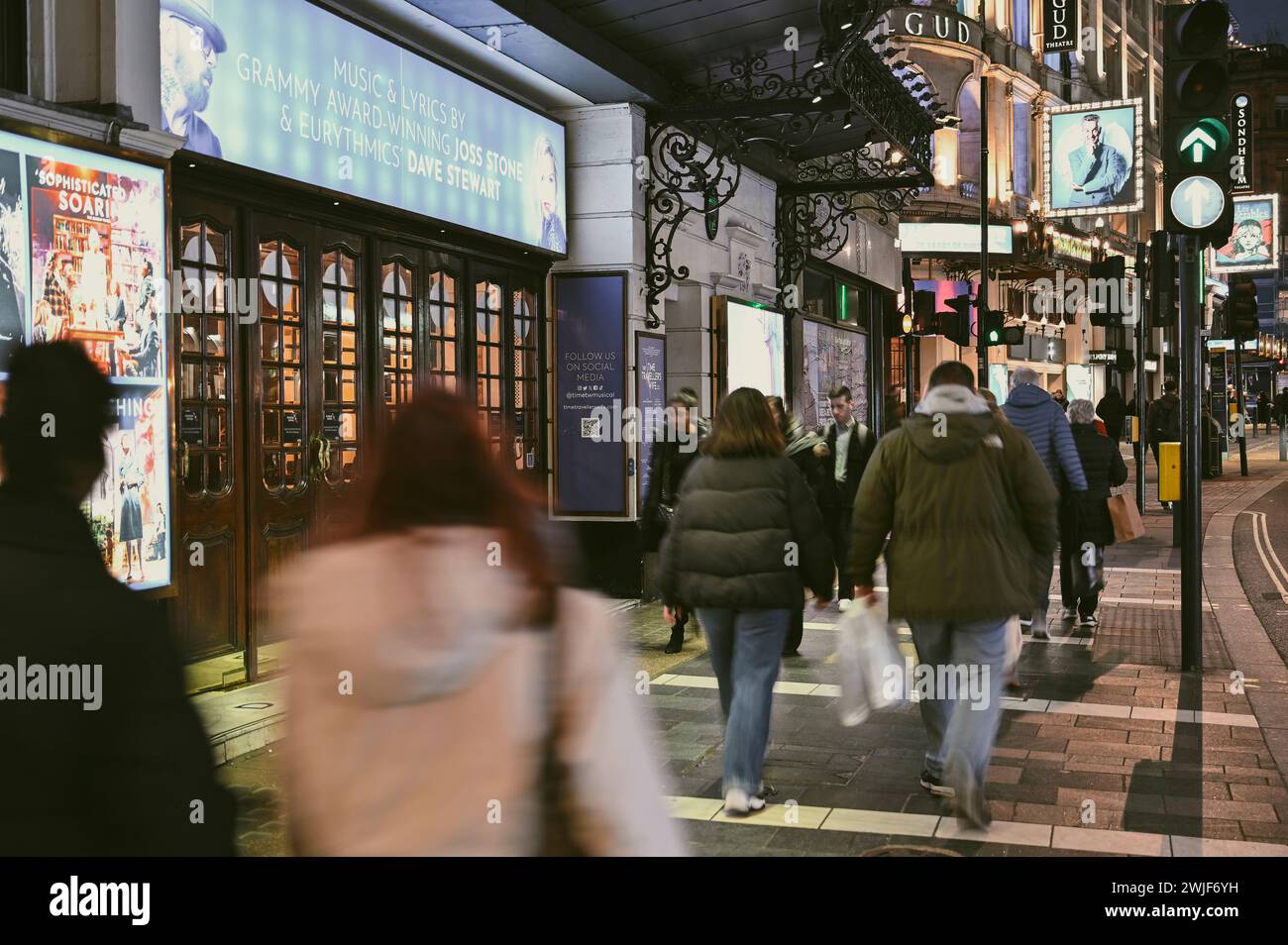 London cityscape ignites at night: a dazzling fusion of lights, iconic ...