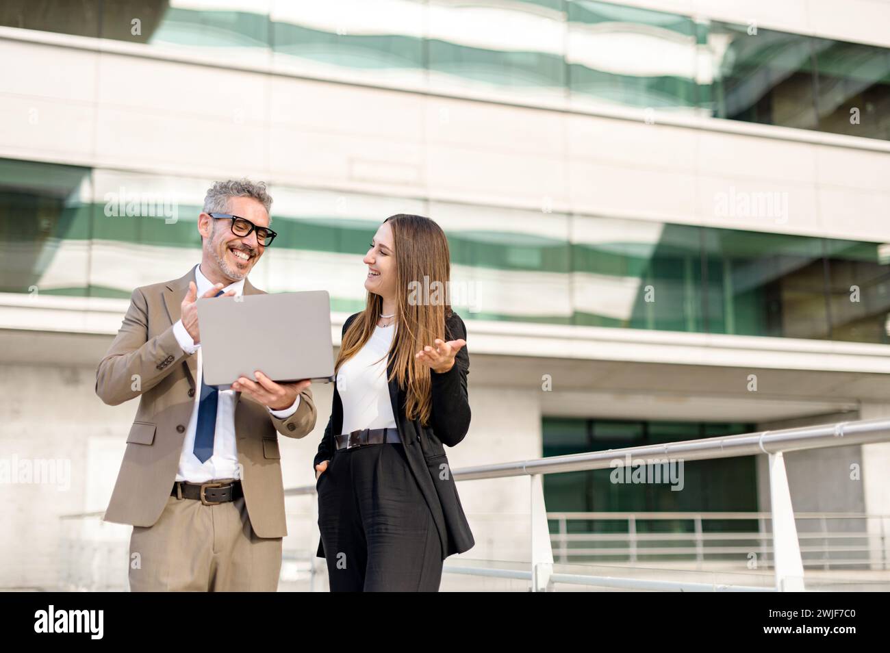 Mentor mentee exchange hi-res stock photography and images - Alamy