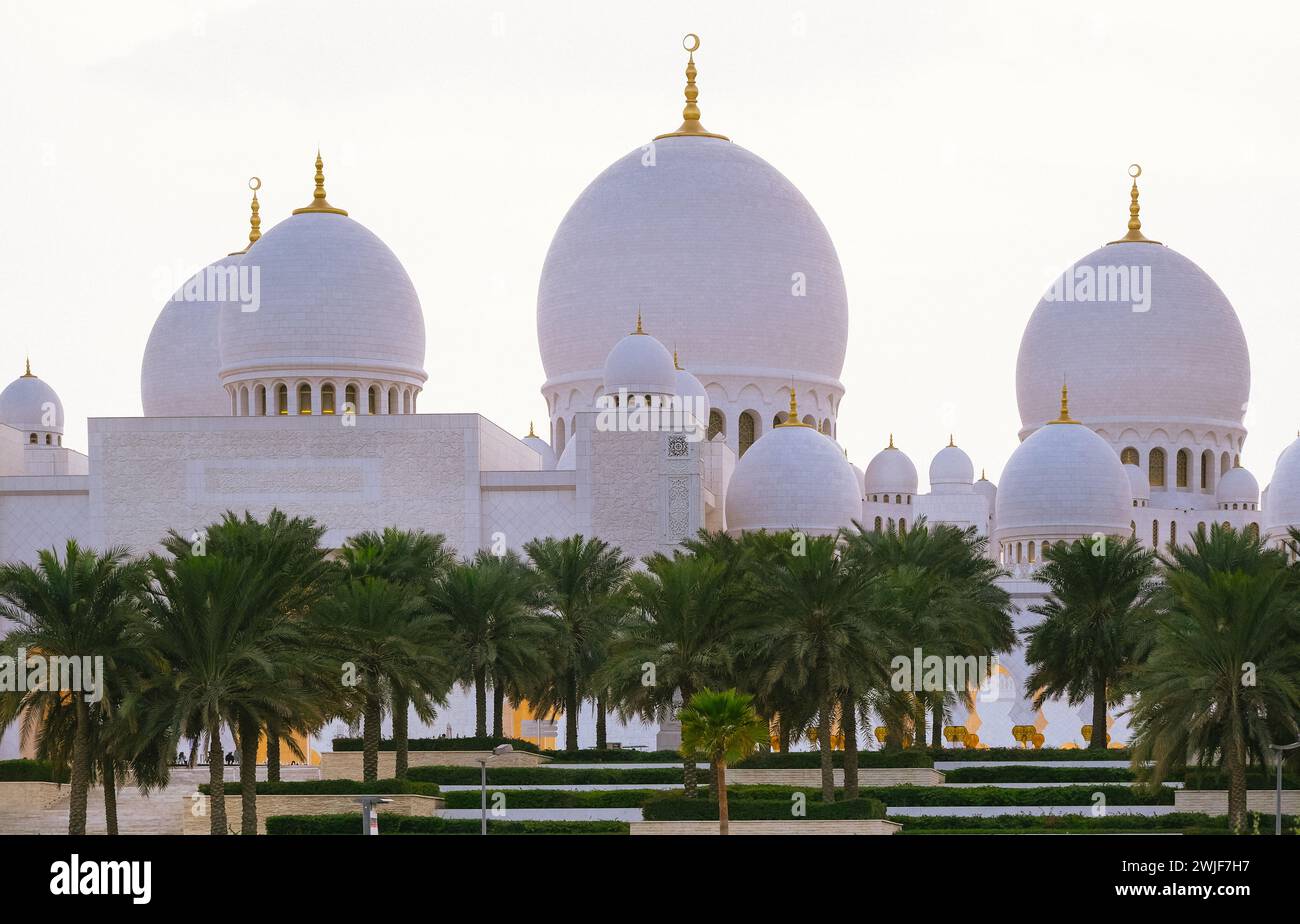Sheikh Zayed Grand Mosque in Abu Dhabi panoramic view. Abu Dhabi ...
