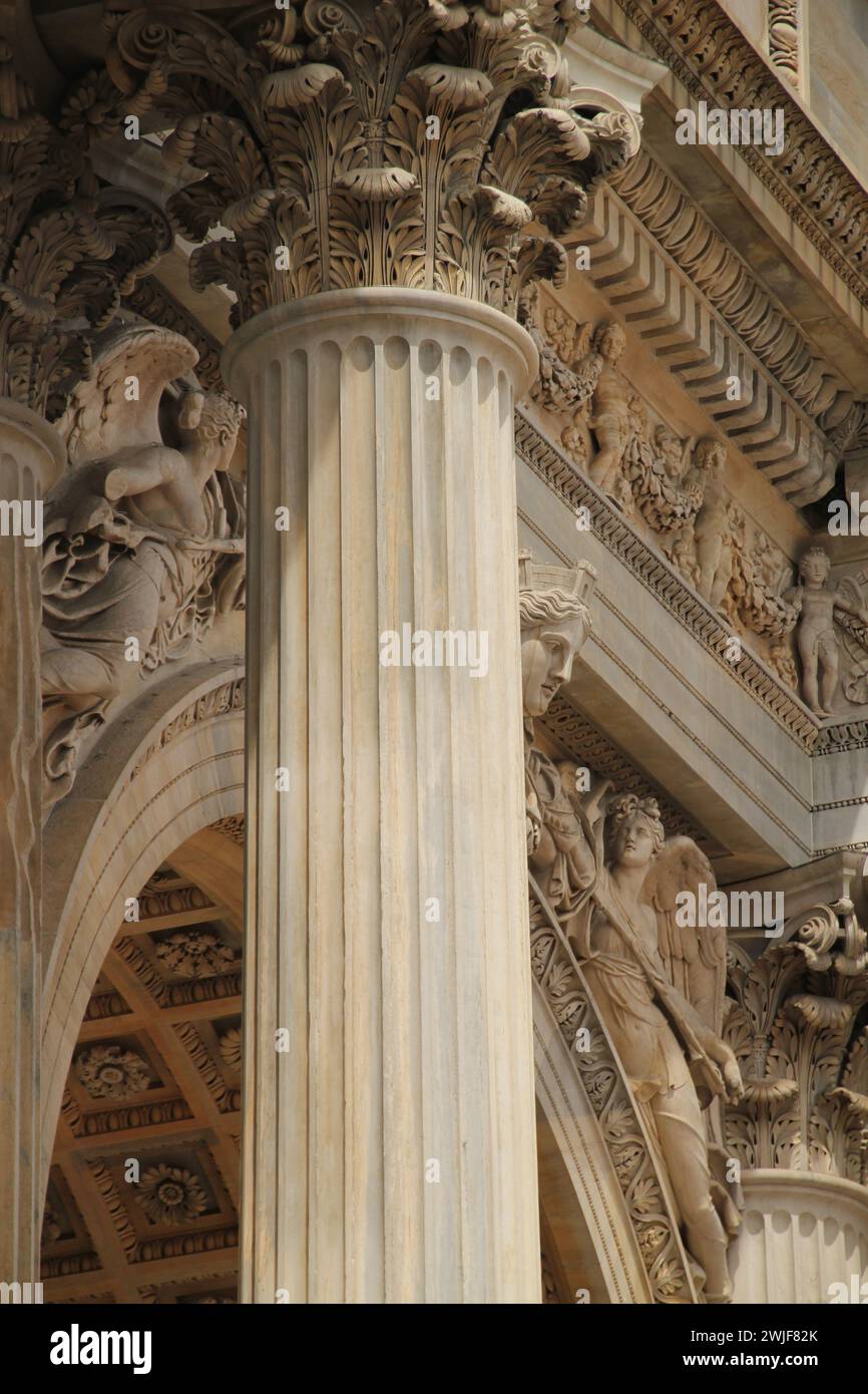 Classic monument design hi-res stock photography and images - Alamy