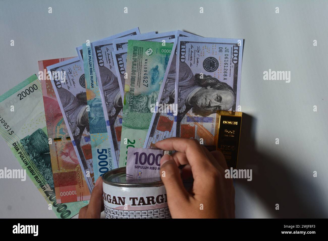 100 dollar bill gold bars hi-res stock photography and images - Alamy