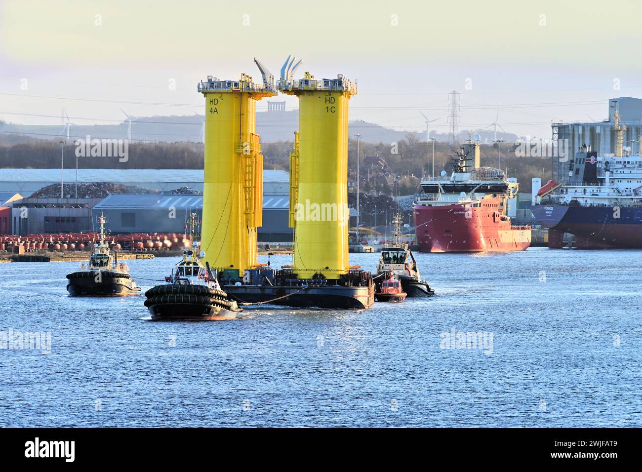 Multratug19 with the DOC CARRIER barge from Smulders Howdon Tyne Yard ...