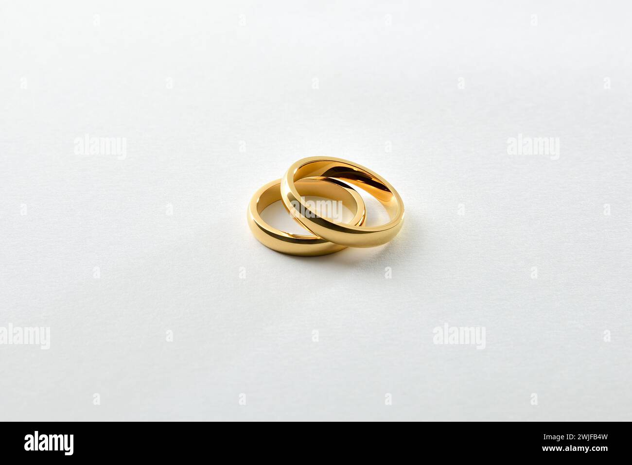 Engagement rings hi-res stock photography and images - Alamy