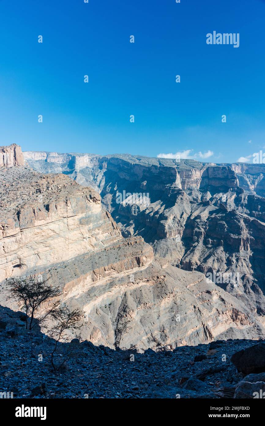 Jebel shams grand canyon middle east hi-res stock photography and ...