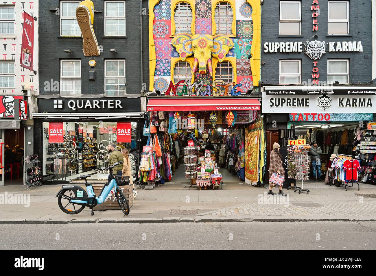 Souvenirs camden market camden town hi-res stock photography and images ...