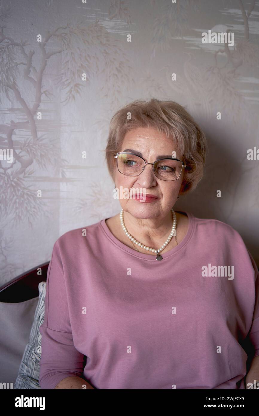 Elderly engagement with technology hi-res stock photography and images ...