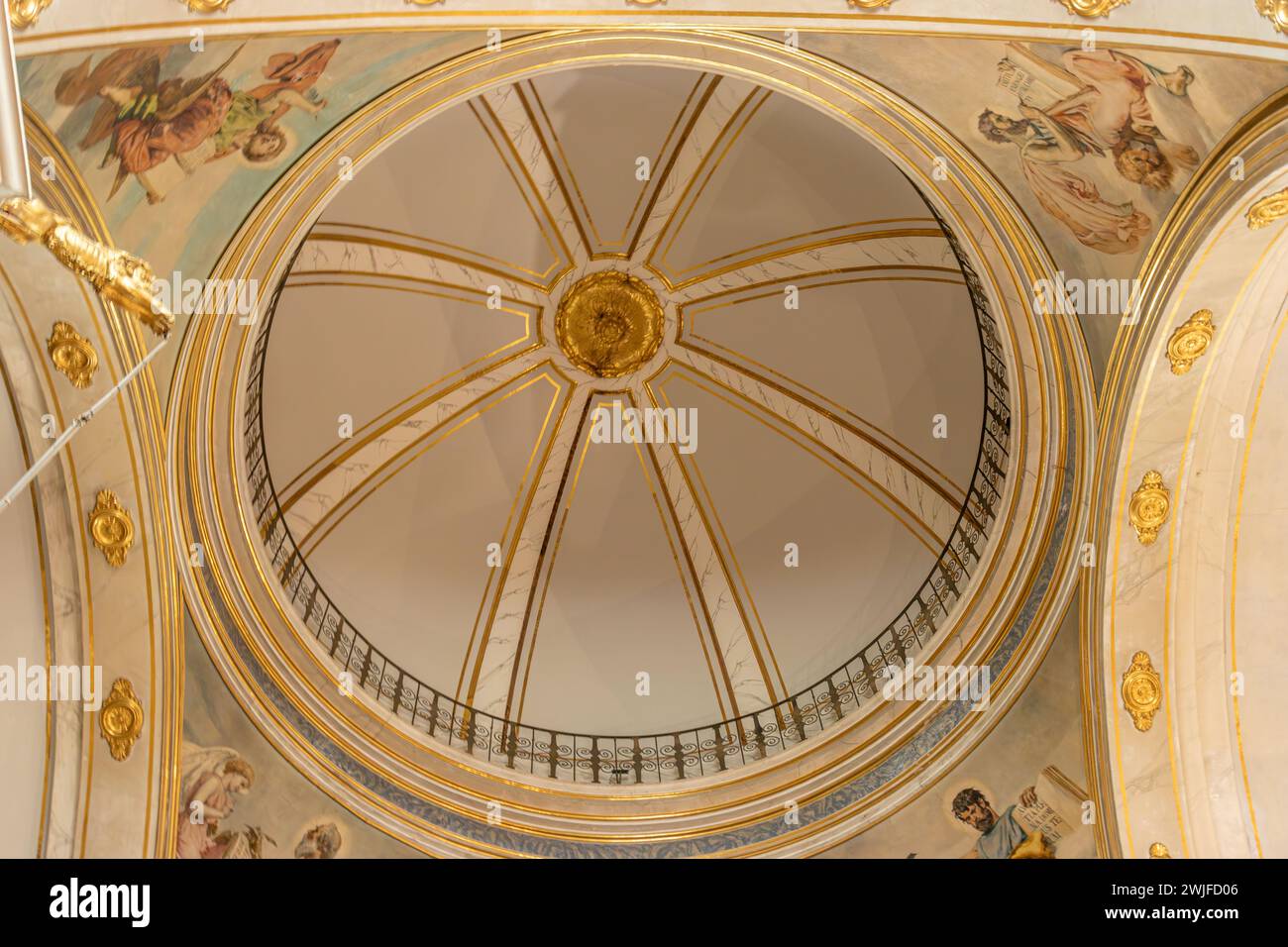 Majesty and grandeur hi-res stock photography and images - Alamy