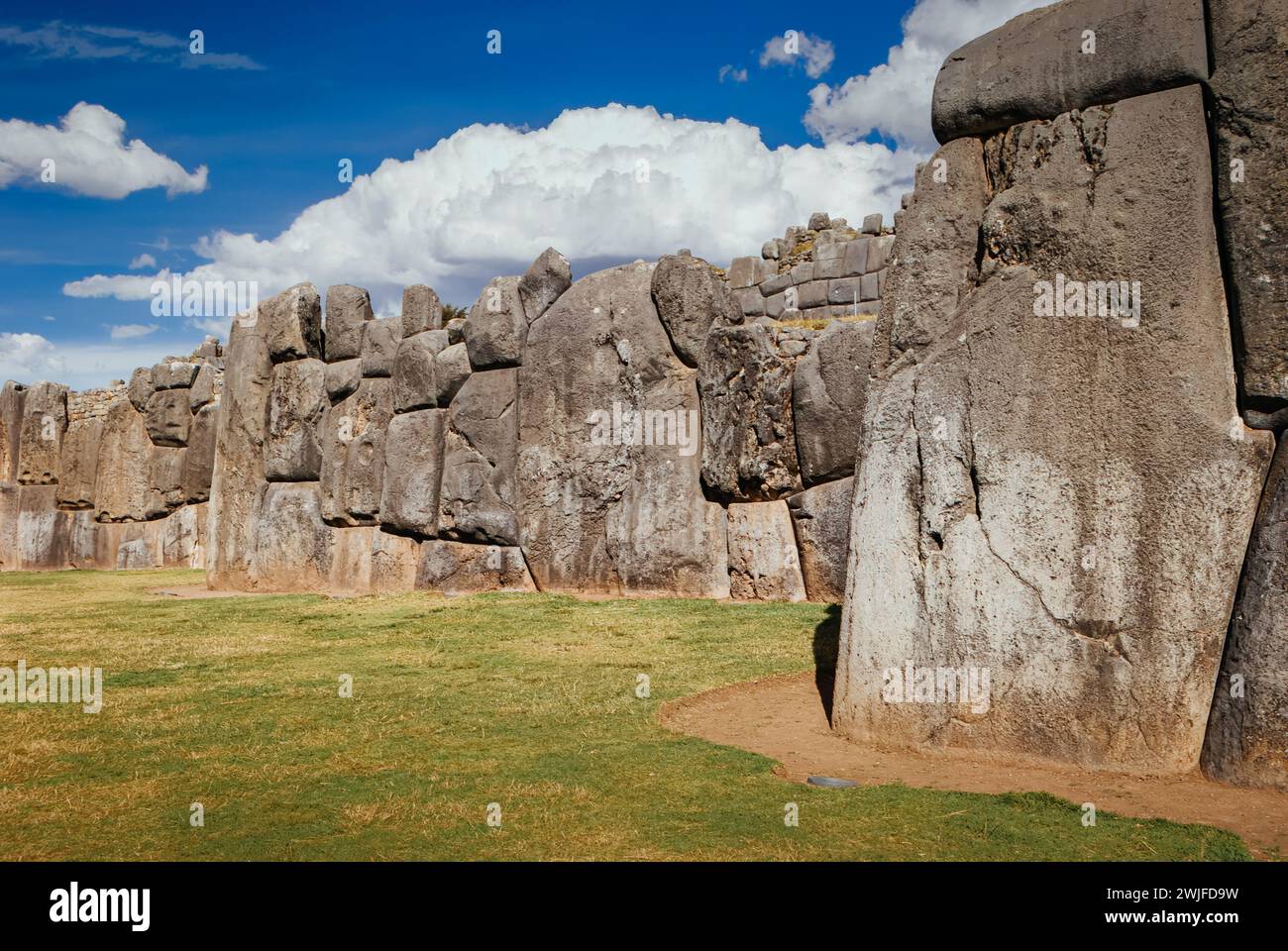 A section of the wall of Sacsayhuamán in Cusco, Peru Stock Photo - Alamy
