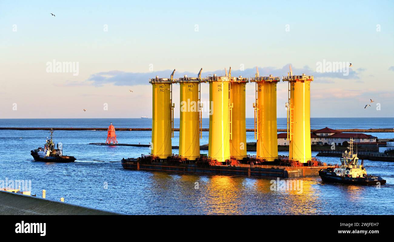 Multratug19 with the DOC CARRIER barge from Smulders Howdon Tyne Yard ...