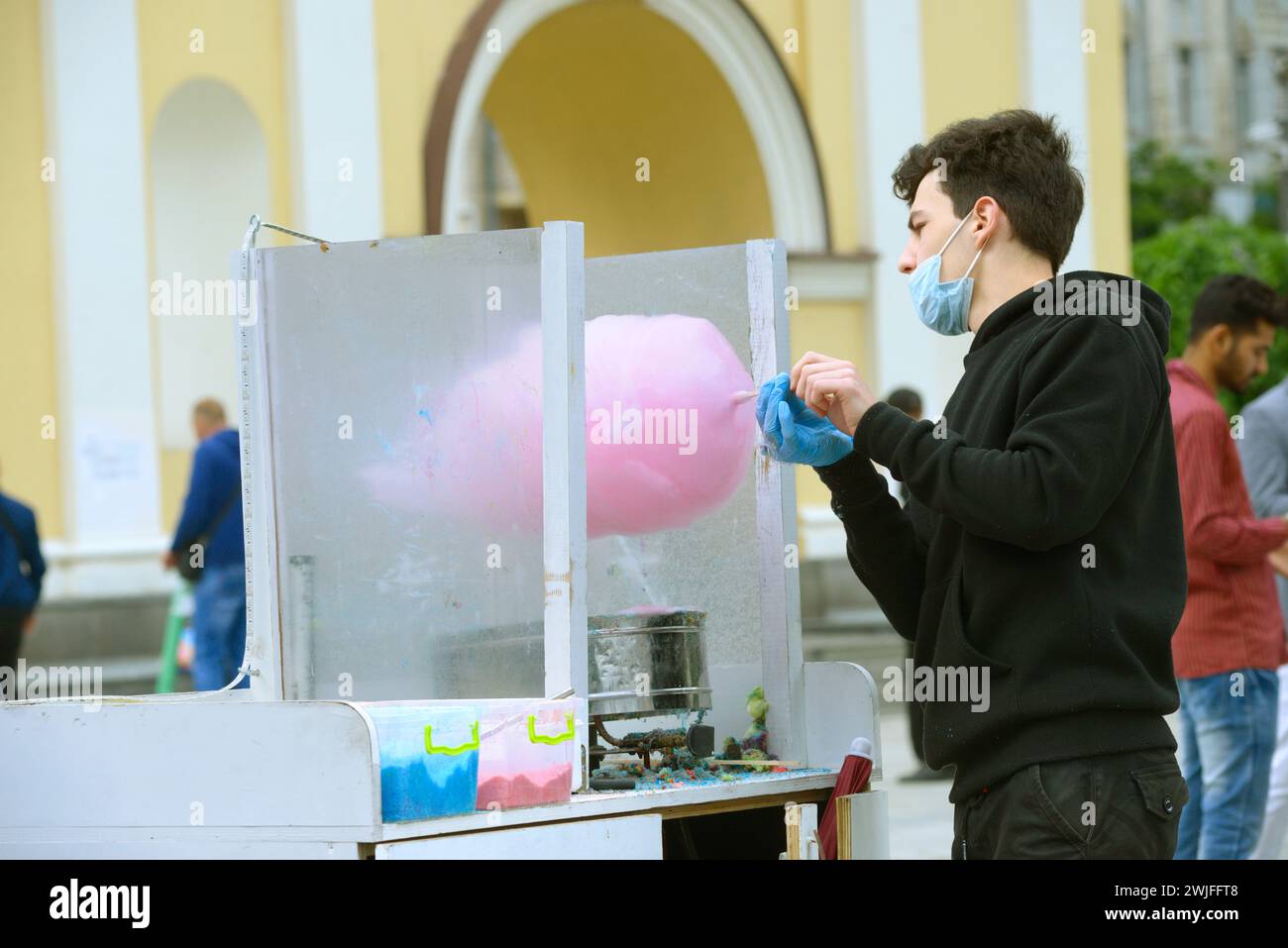 Man making cotton candy hi-res stock photography and images - Alamy