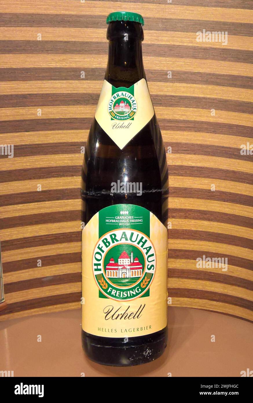 Hofbrauhaus Freising, Bier - Hell bzw Urhell. Das Gräfliche Hofbrauhaus ...