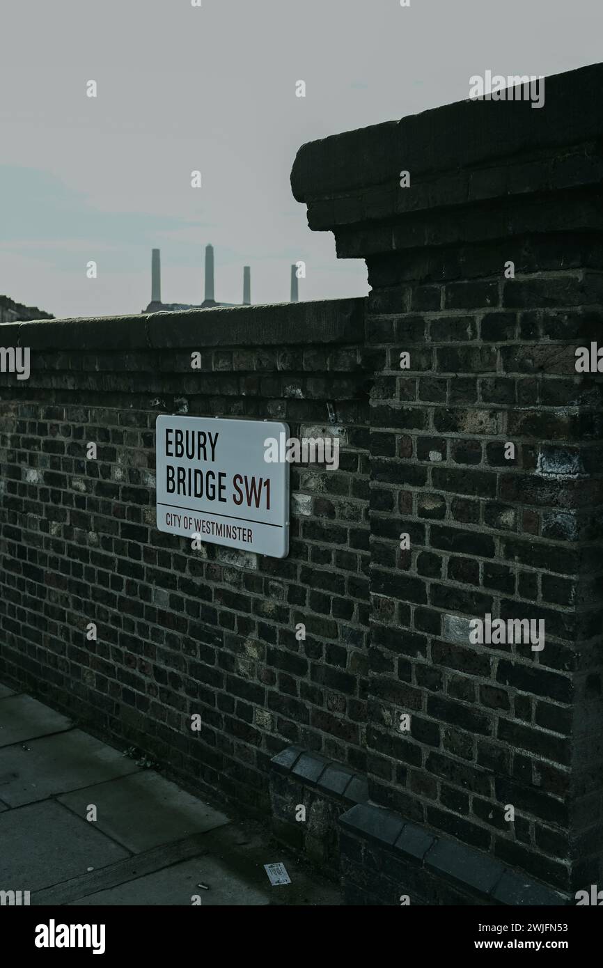 Ebury bridge hi-res stock photography and images - Alamy