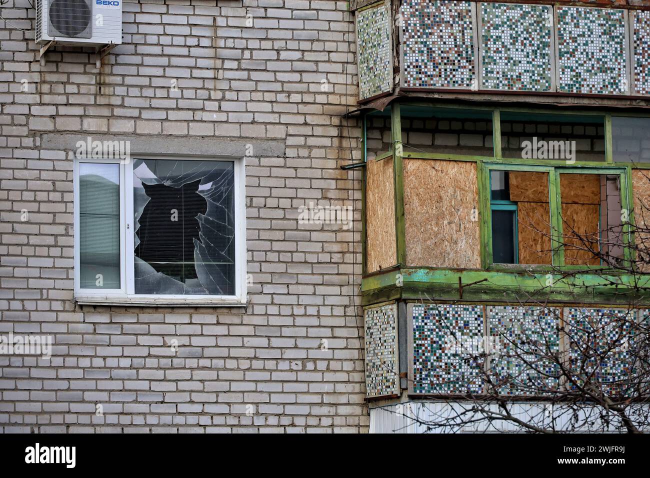 Non Exclusive: OCHAKIV, UKRAINE - FEBRUARY 14, 2024 - A broken window ...