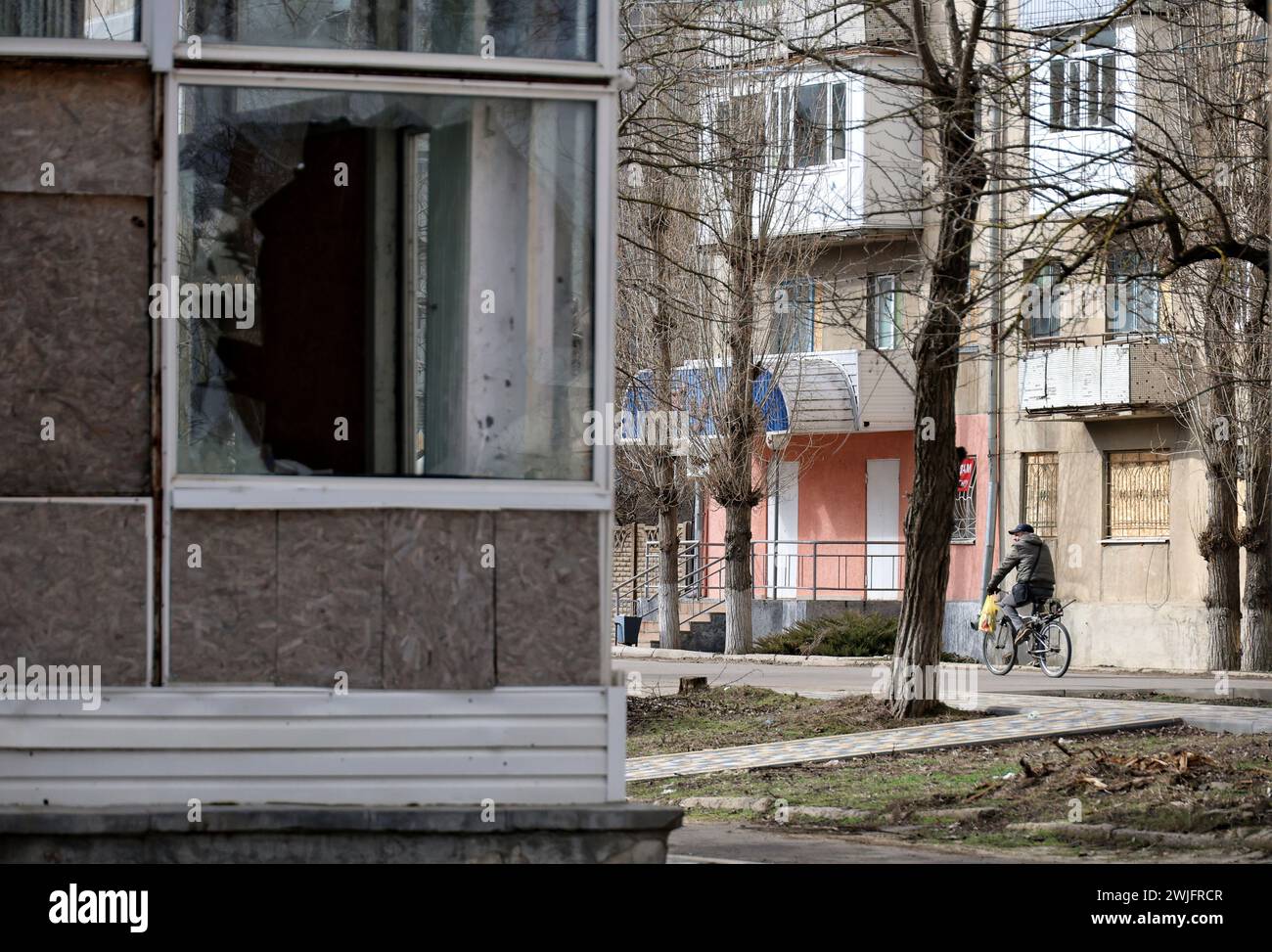 Non Exclusive: OCHAKIV, UKRAINE - FEBRUARY 14, 2024 - A man rides a ...