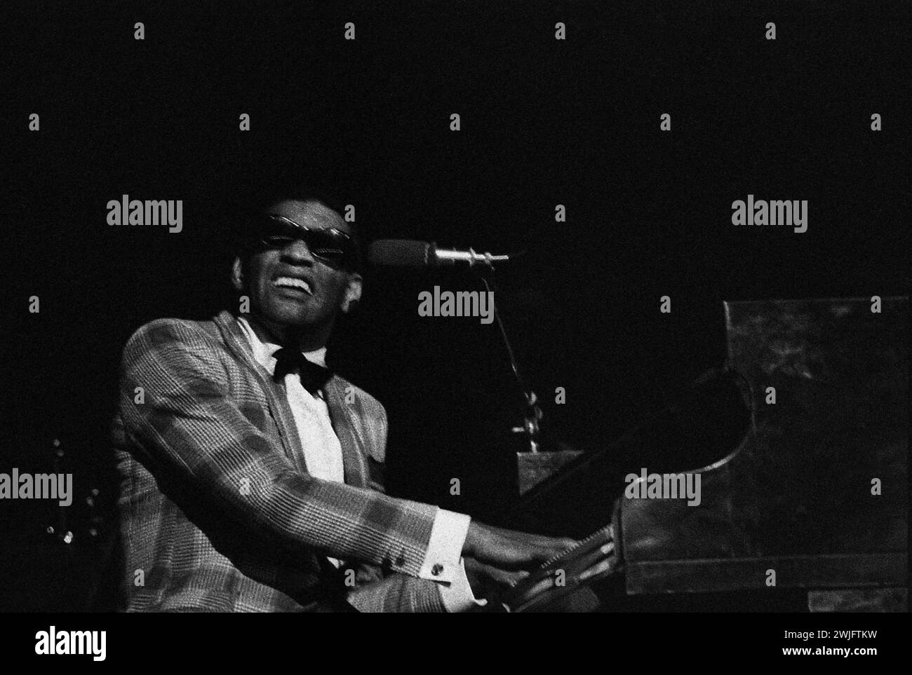 Philippe Gras / Le Pictorium - Concert of Ray CHARLES. - 20/10/2013 ...