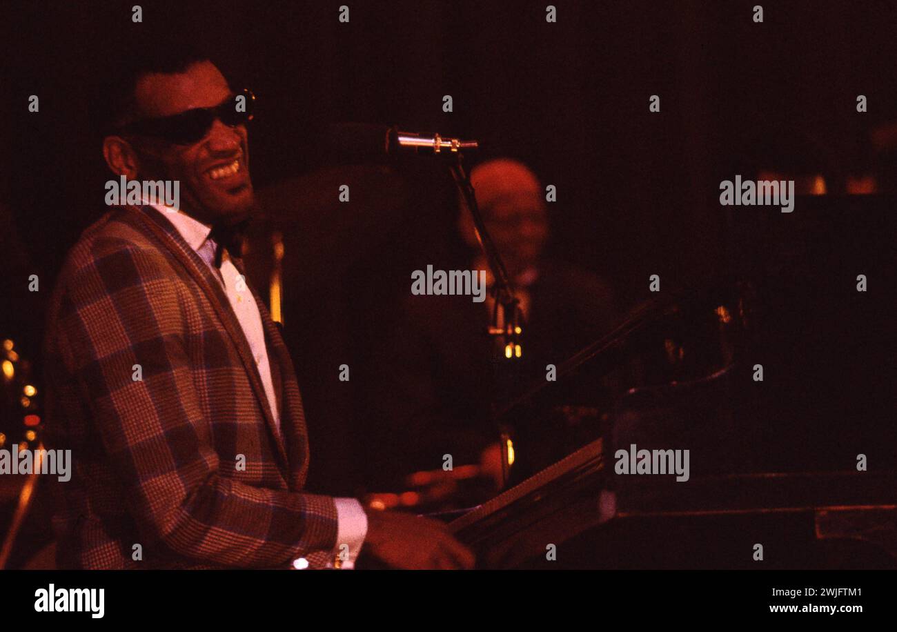 Philippe Gras / Le Pictorium - Concert of Ray CHARLES. - 20/05/2011 ...