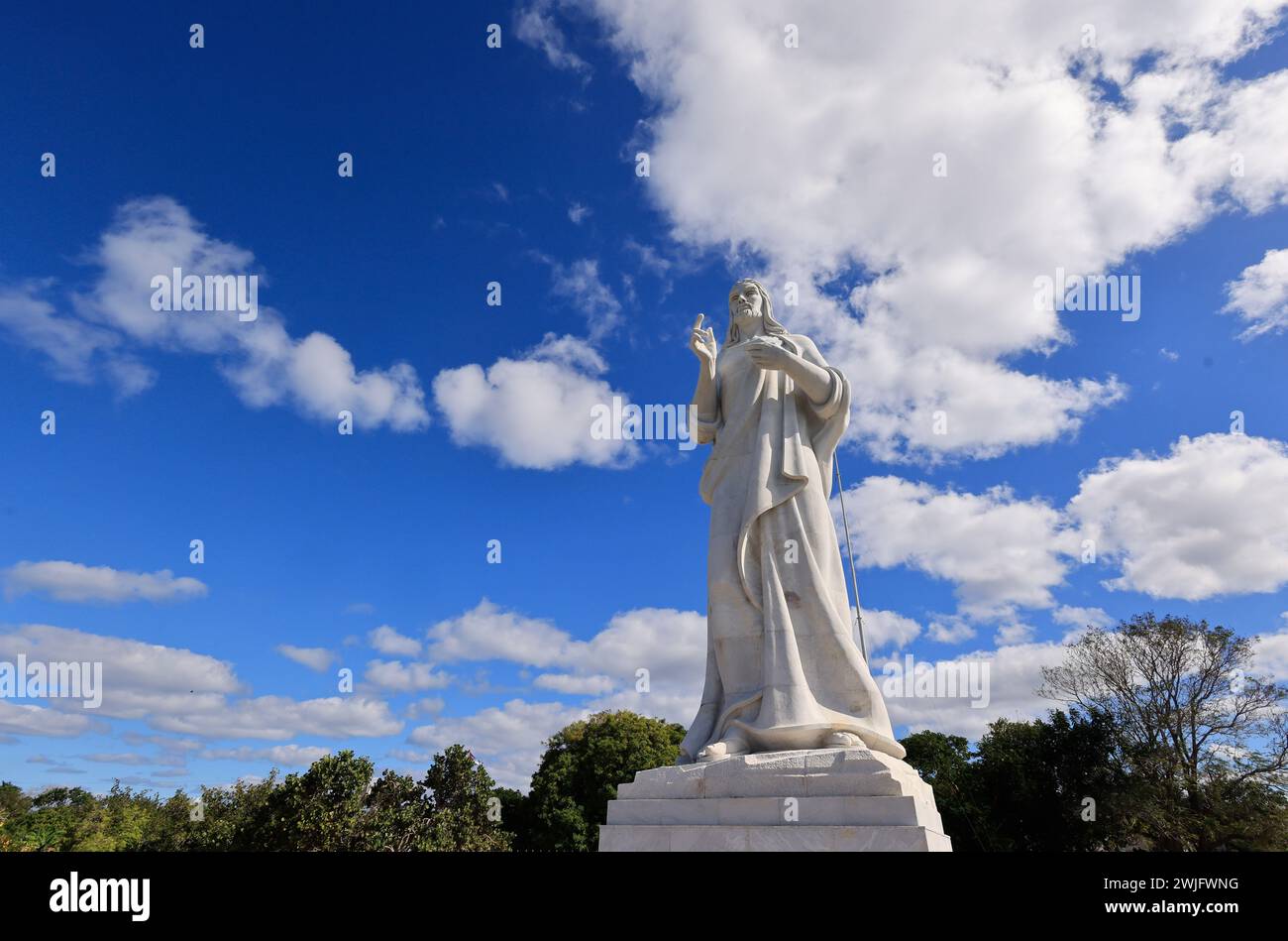 Hilltop statue of jesus in havana hi-res stock photography and images ...