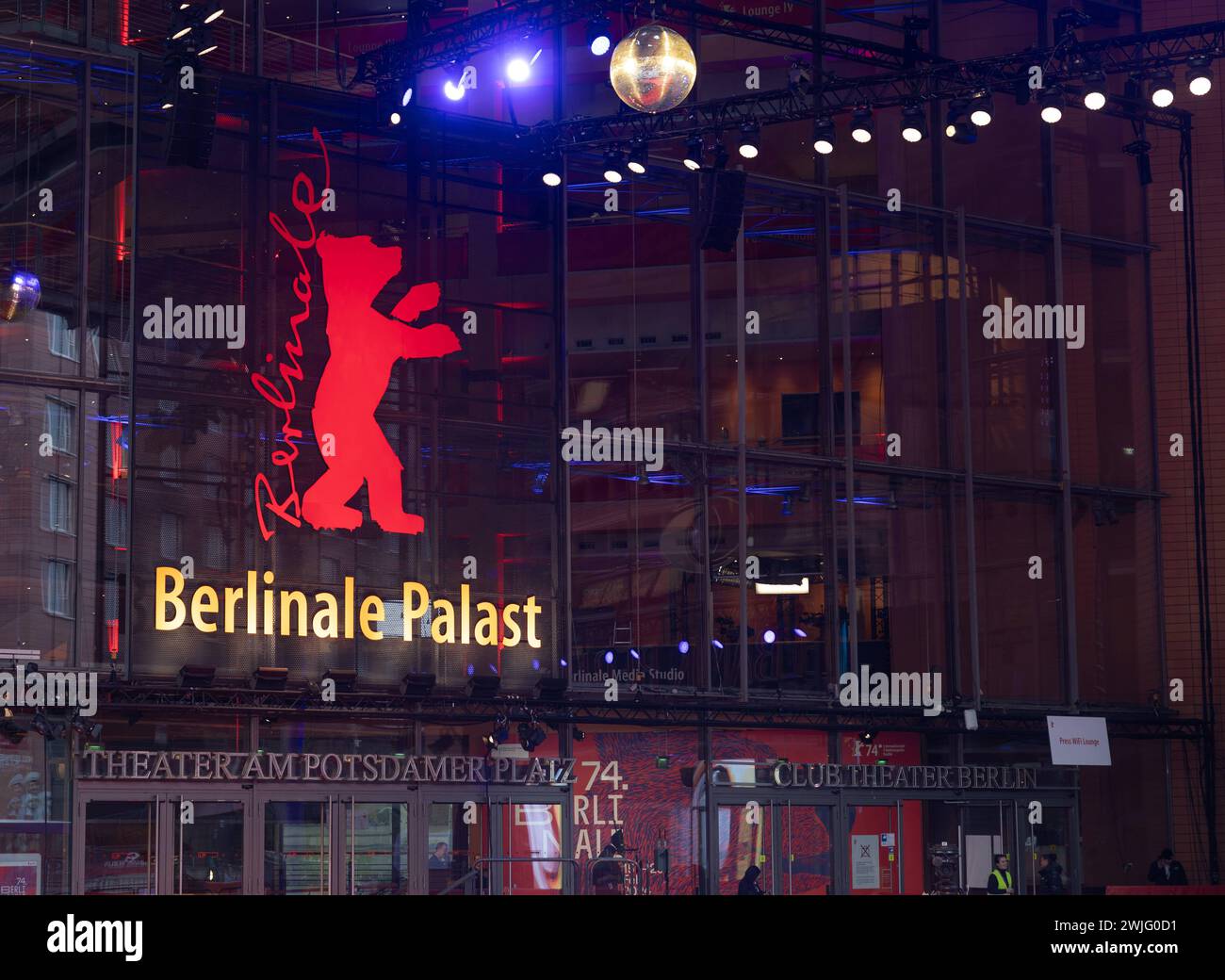 Emblem der Berlinale am Berlinale Palast am Potsdamer Platz in Berlin ...