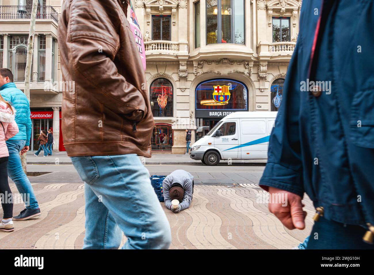 Begging street barcelona hi-res stock photography and images - Alamy