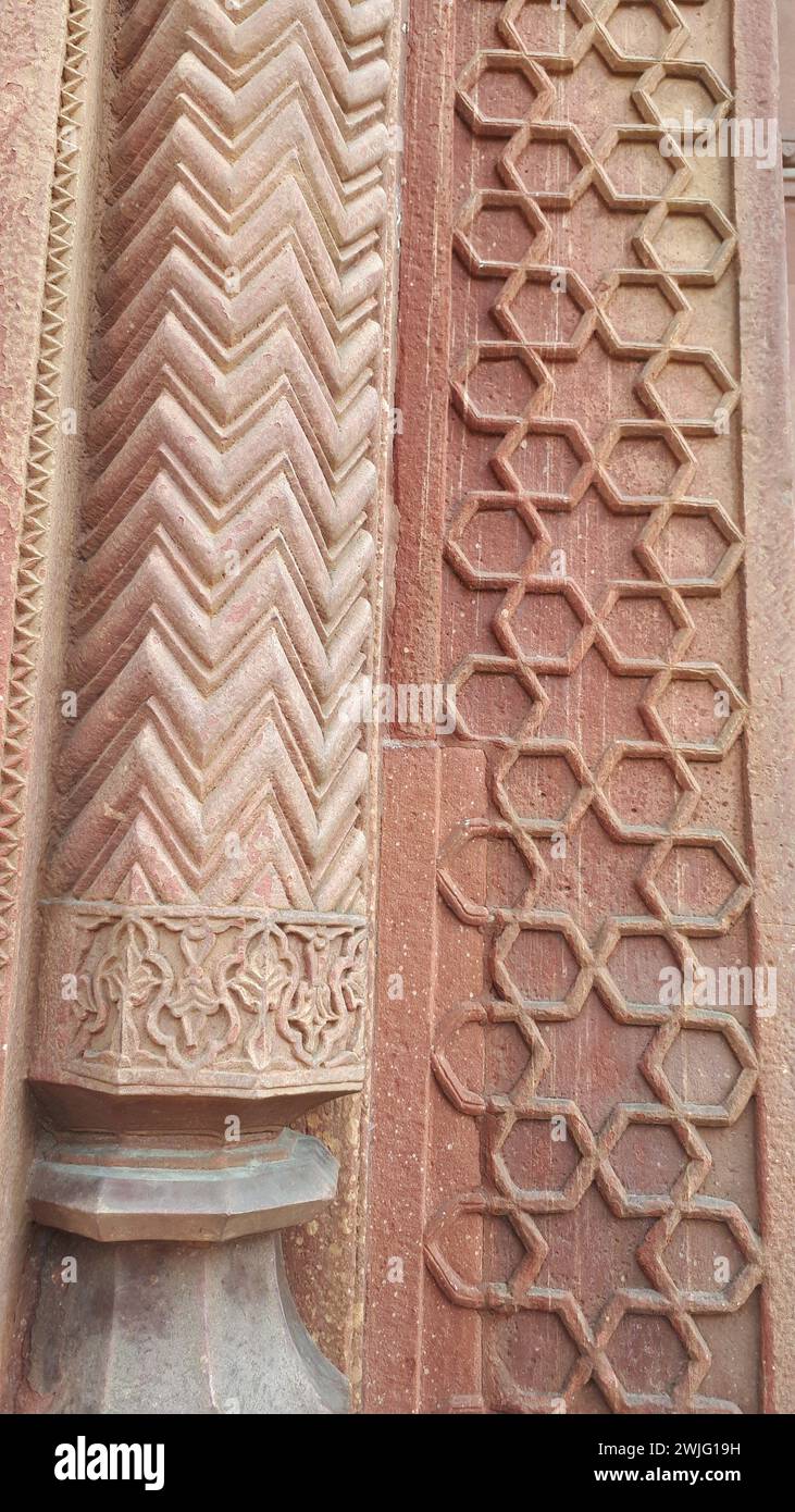Geometric shape decoration on the wall of Jahangir's Palace in the Agra ...