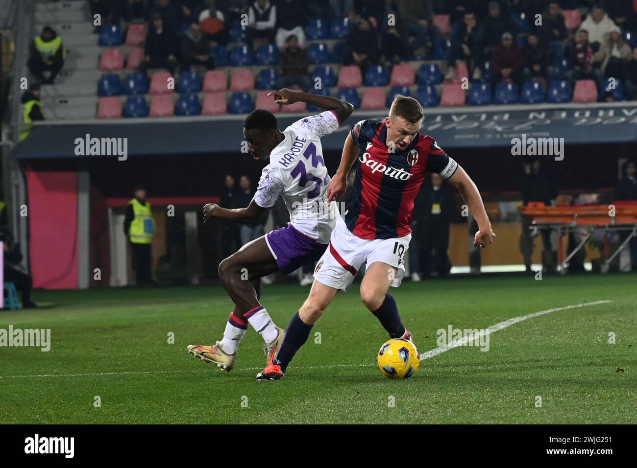 Lewis Ferguson (Bologna)Michael Kayode (Fiorentina) during the Italian ...