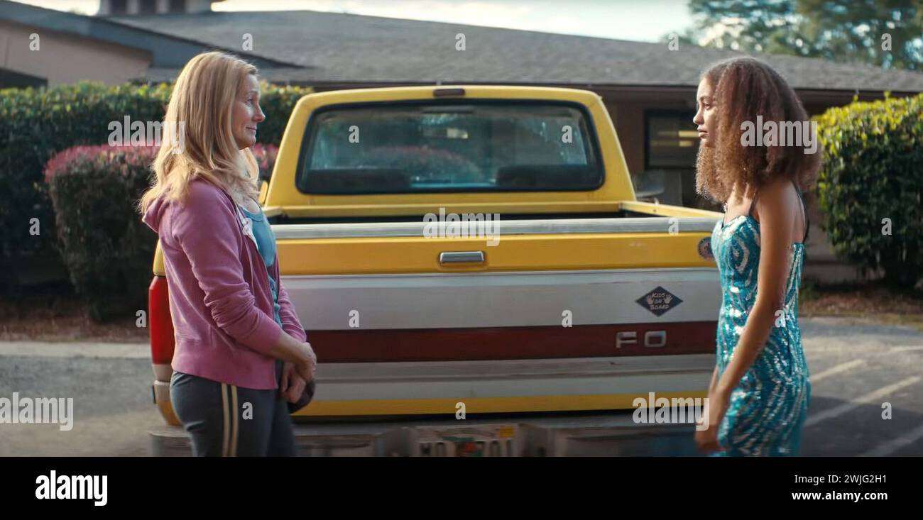 SUNCOAST, from left: Laura Linney, Nico Parker, 2024. © Searchlight ...