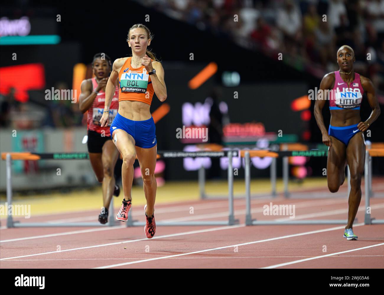 Femke BOL winning in the 400 meters at the World Athletics ...