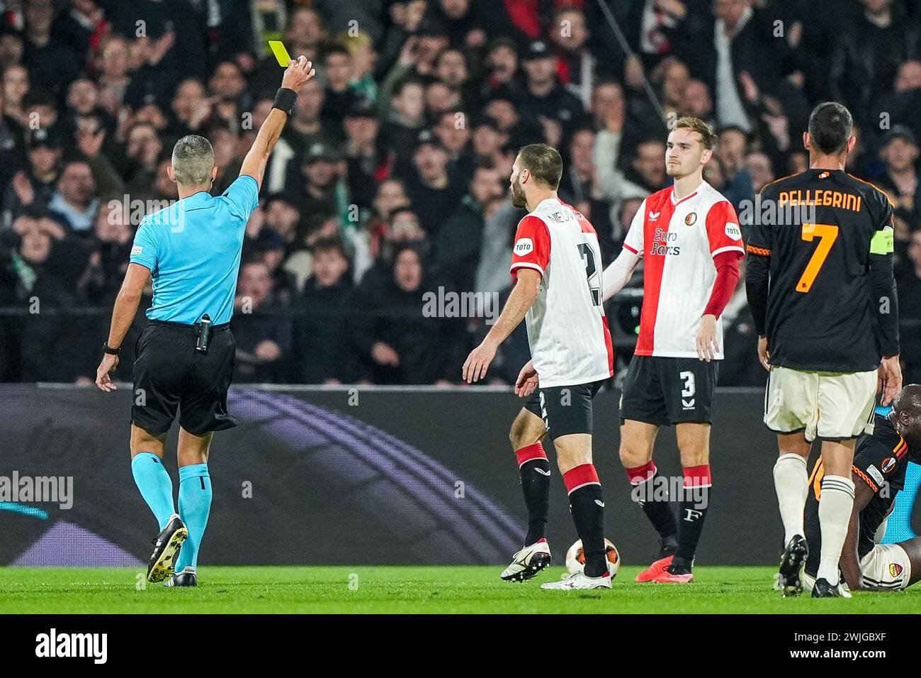 Rotterdam, The Netherlands. 15th Feb, 2024. Rotterdam - Scheidsrechter ...