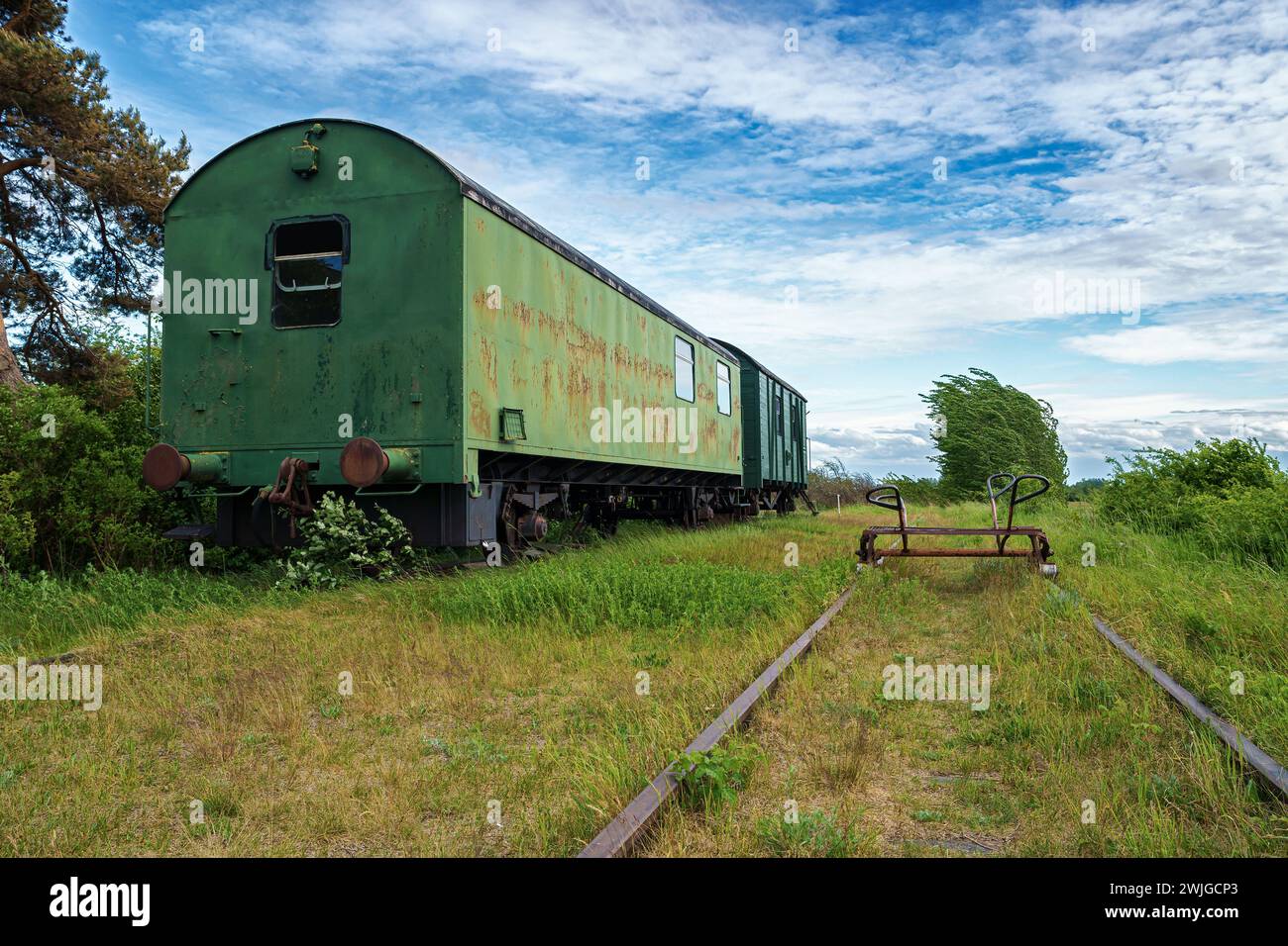 Old Discarded Railway Waggons On Abandoned Train Tracks Stock Photo - Alamy