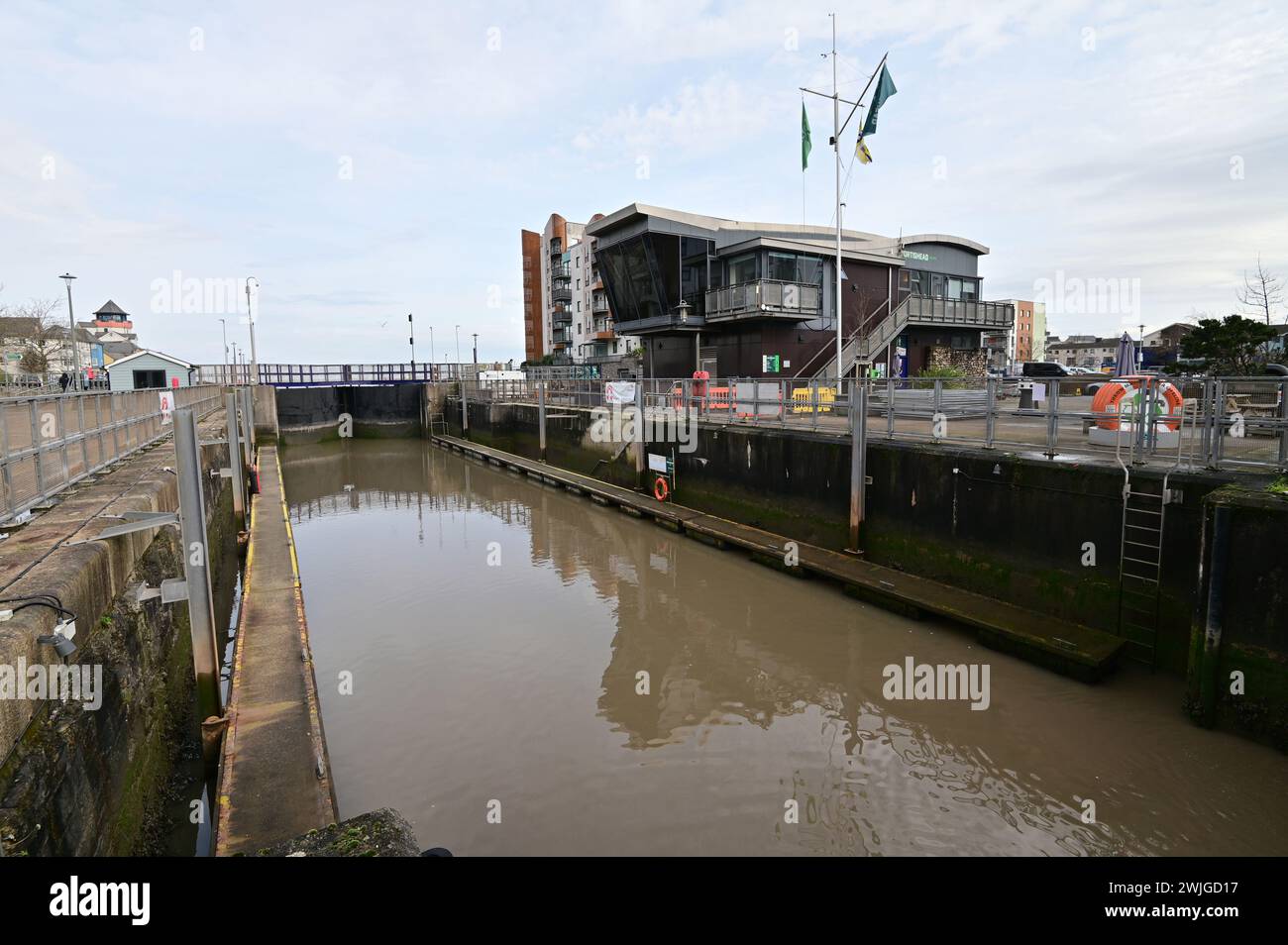 Yacht marina lock gates hi-res stock photography and images - Alamy