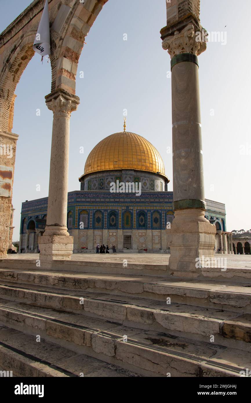 The Dome of The Rock in the old city of Jerusalem. Temple Mount Stock ...