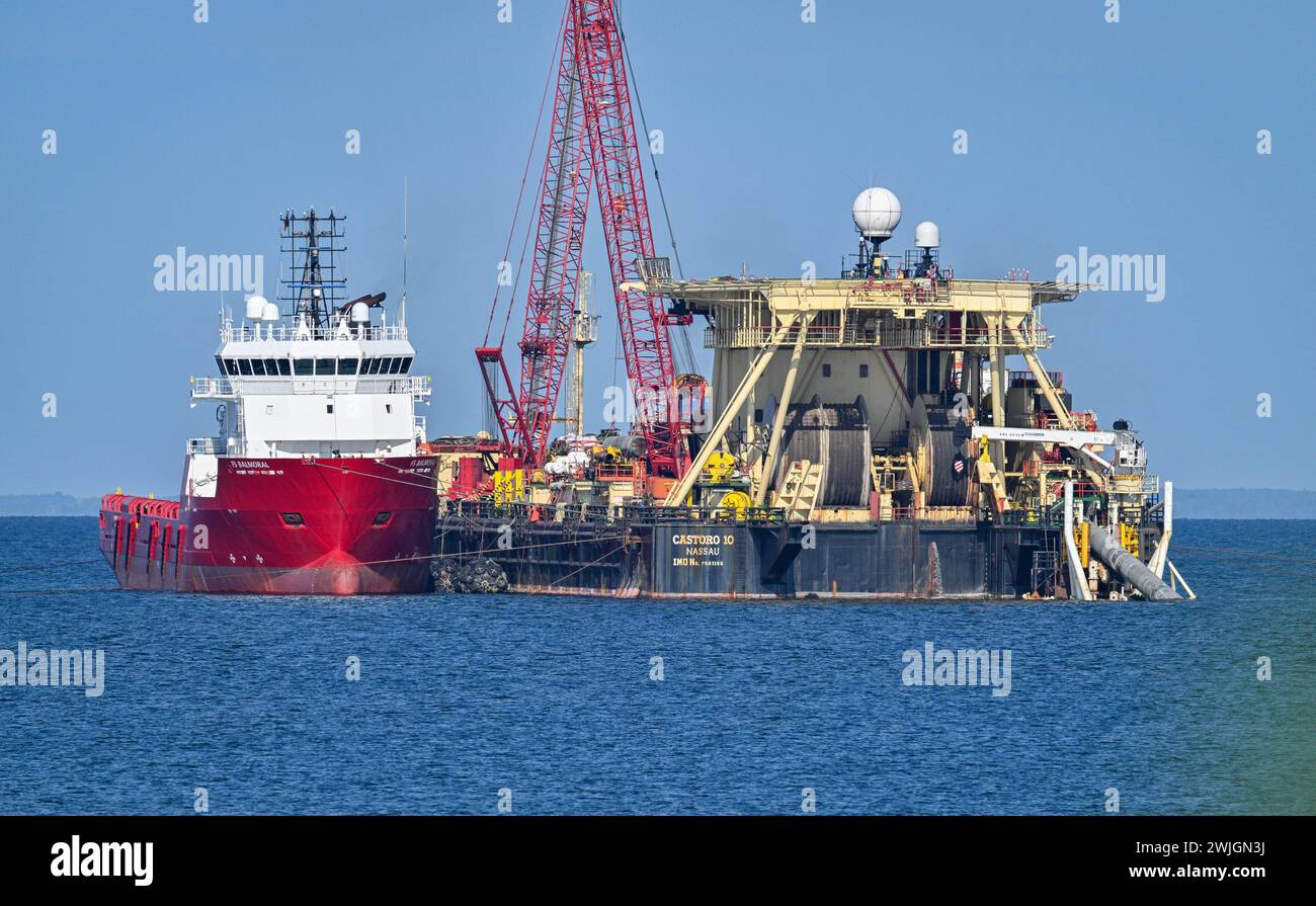 LNG-Pipeline bei Lubmin LUBMIN, 19.09.2023, Blick auf das LNG-Pipeline-Verlegeschiff Castoro 10 ...