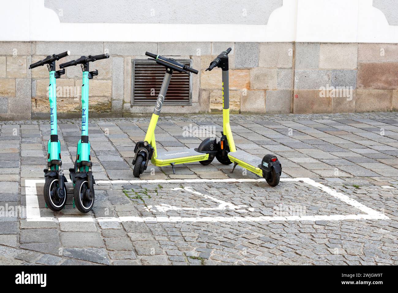 E scooter parking space hi-res stock photography and images - Alamy